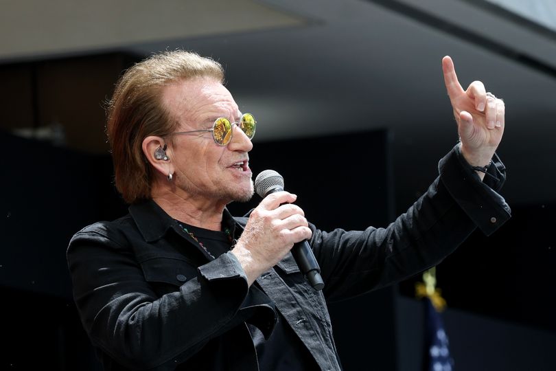 'Squealing' Bono slammed for 'super painful' singing at Obama opening ...