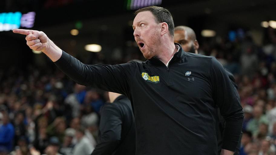 Gerry McNamara's Syracuse offers 4-star Canadian forward who won FIBA ...