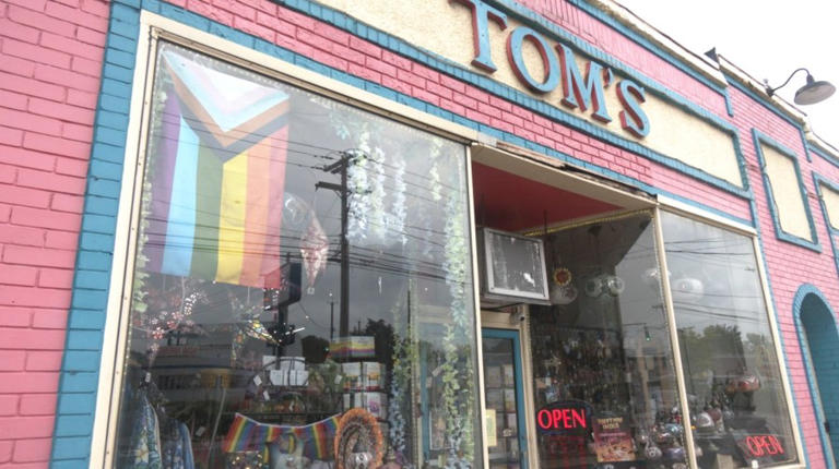 Tom’s Coffee, Cards, & Gifts honored by Senator Webb