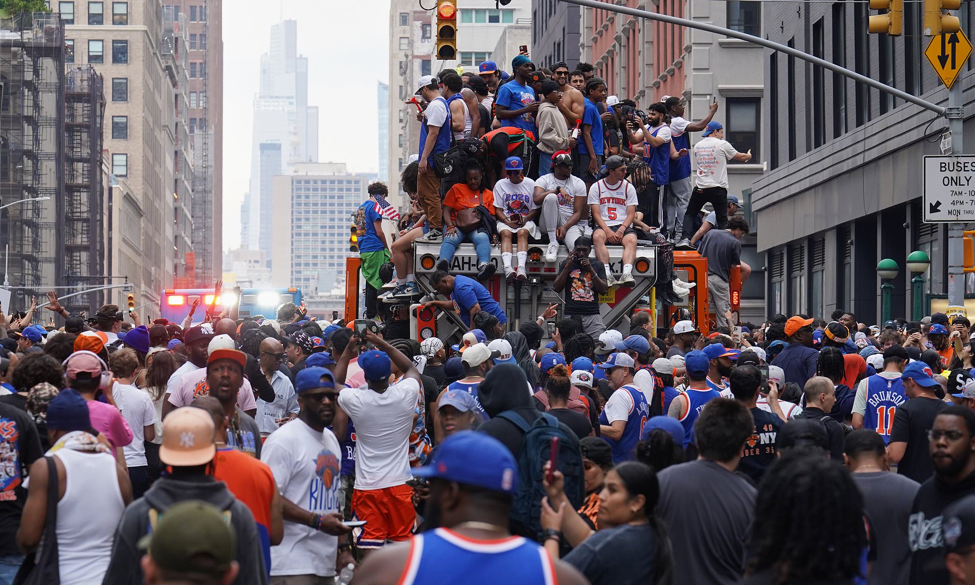 Knicks fan is slashed in the neck with glass bottle as NBA title parade ...