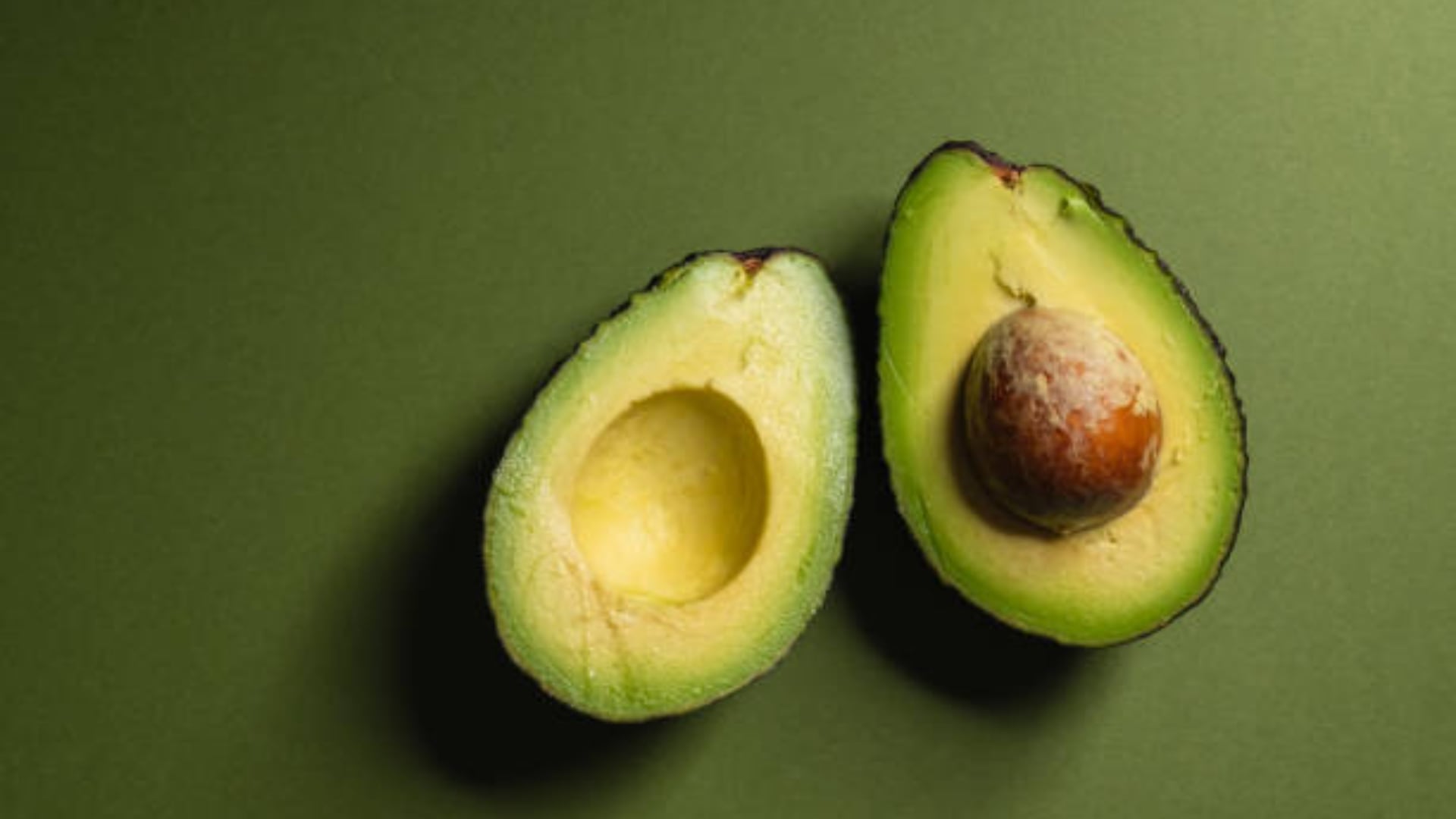 Cómo hay que guardar la palta cortada en la heladera para que no se ...