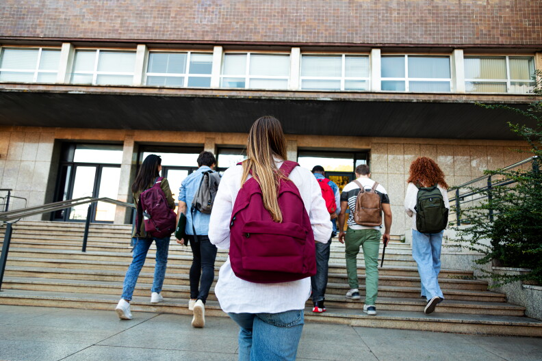 Student loan borrowers will get an interest rate cut if they sign up ...