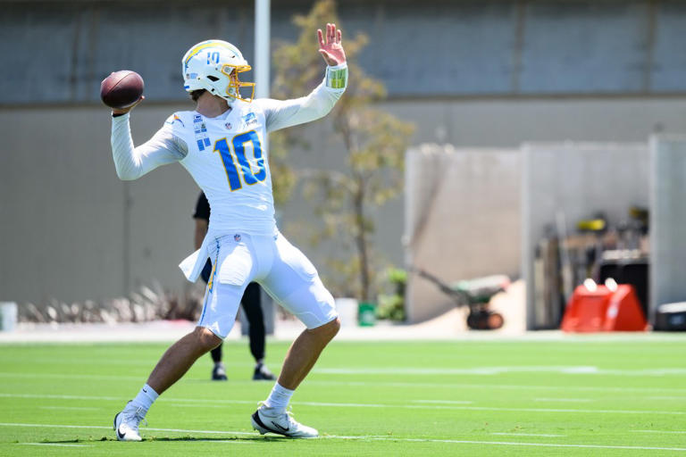 With excuses running out, it’s time for Justin Herbert to change the ...