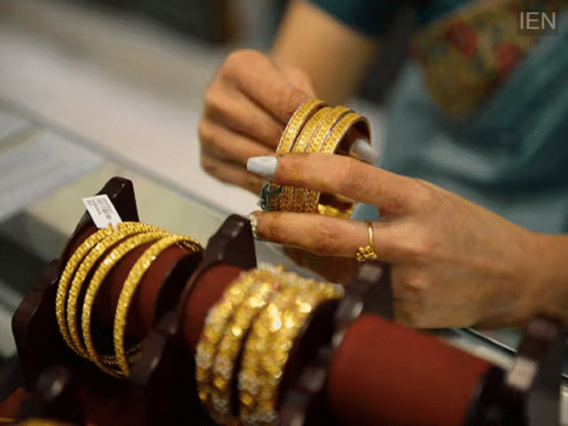 Gold prices fall for third straight day; check latest 24K, 22K and 18K ...
