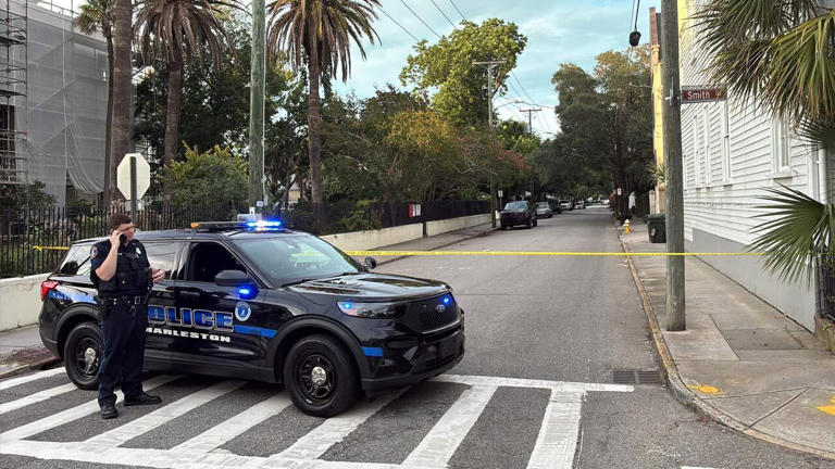 Bomb squad called to downtown Charleston after grenade found