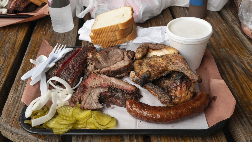 17 foods to skip on a first date