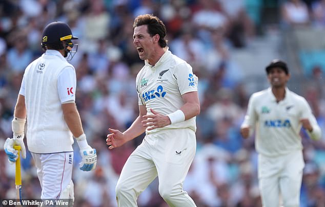 England struggle with the bat as New Zealand take control of the second ...