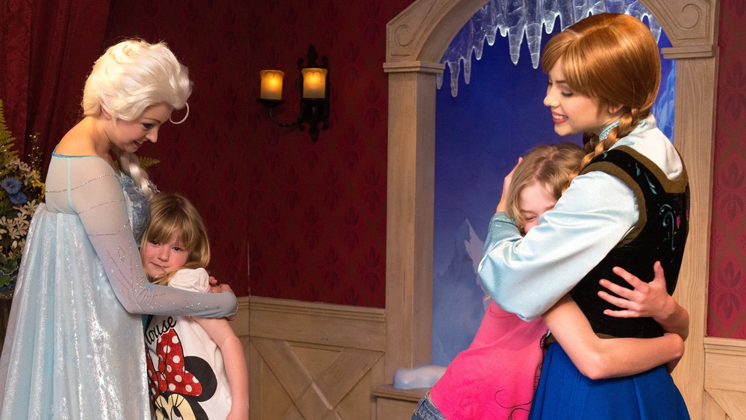 9 memorable acts of love in Disney stories