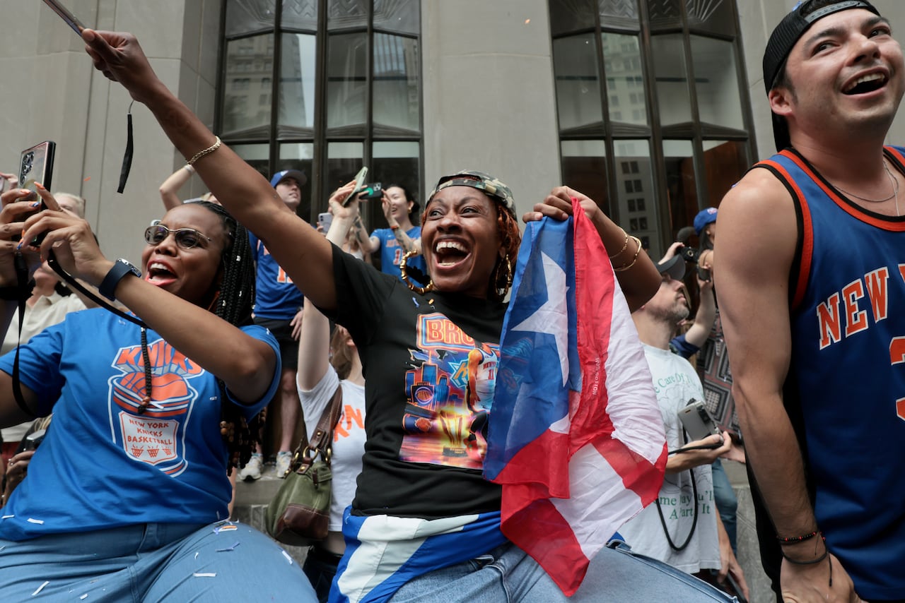 New York throws parade for Knicks victory over Spurs