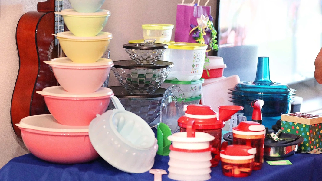 Strategies for finding affordable vintage Tupperware