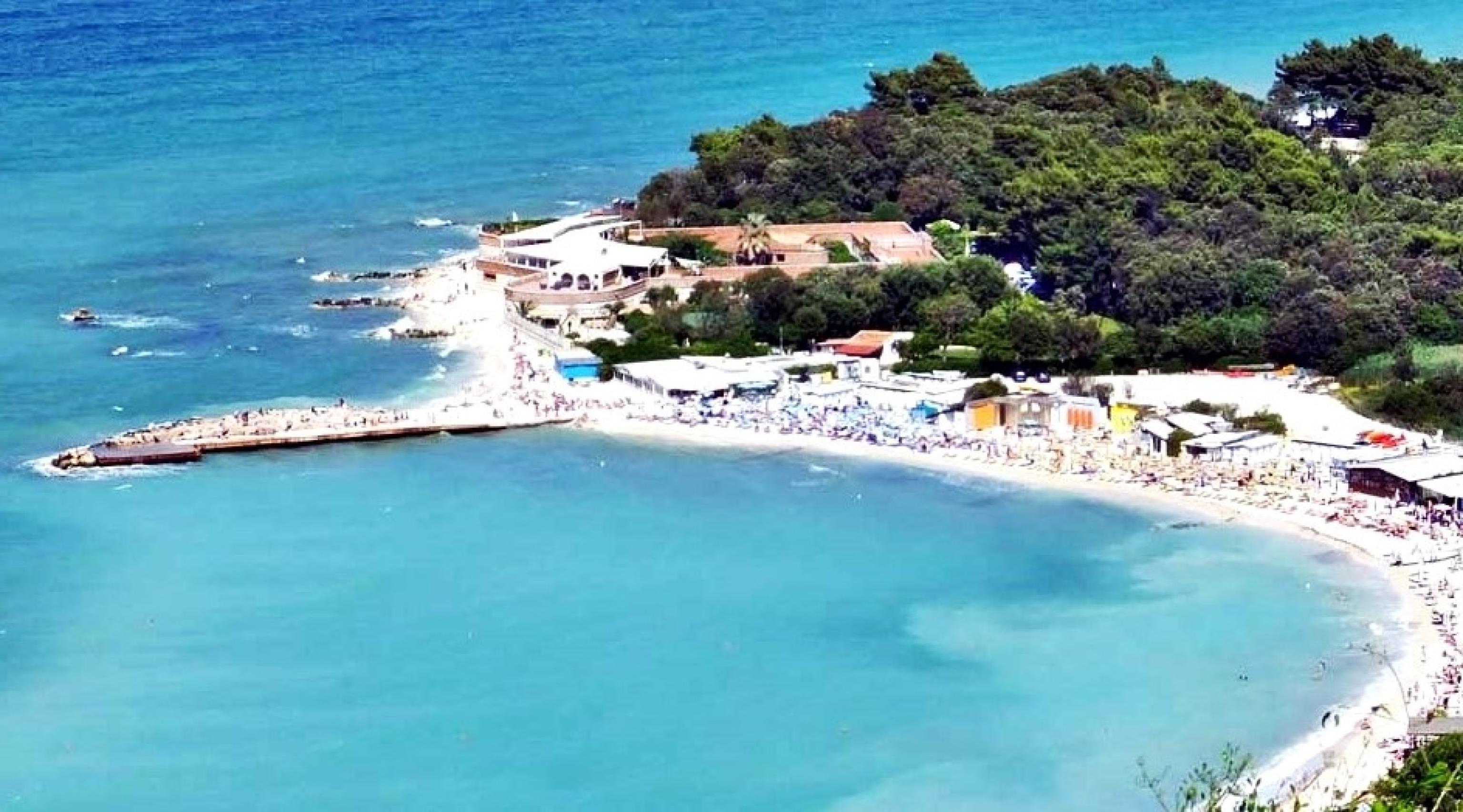 Ancona celebra la Bandiera Blu a Portonovo e Marina Dorica, concerto ...