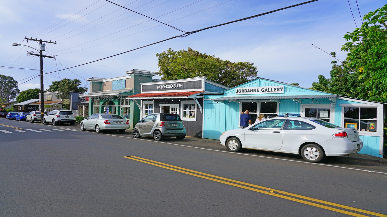 This upcountry Maui town has no stoplights, one stop sign, and 100 ...