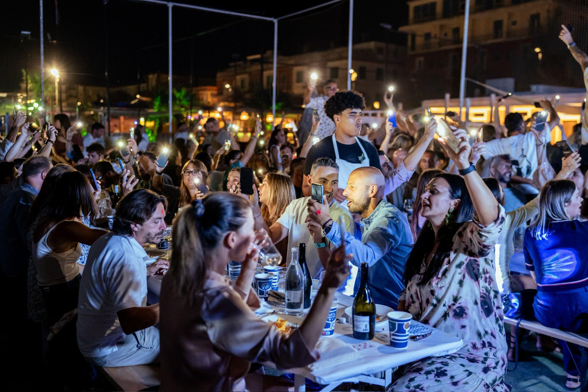 Il ritmo della notte. Una rete di discoteche per ballare sotto le ...