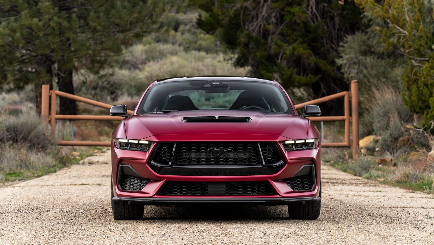 Ford có thể sản xuất sedan thương hiệu Mustang