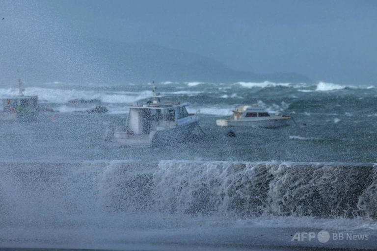 NZ首都に11メートルの高波、住民数百人避難