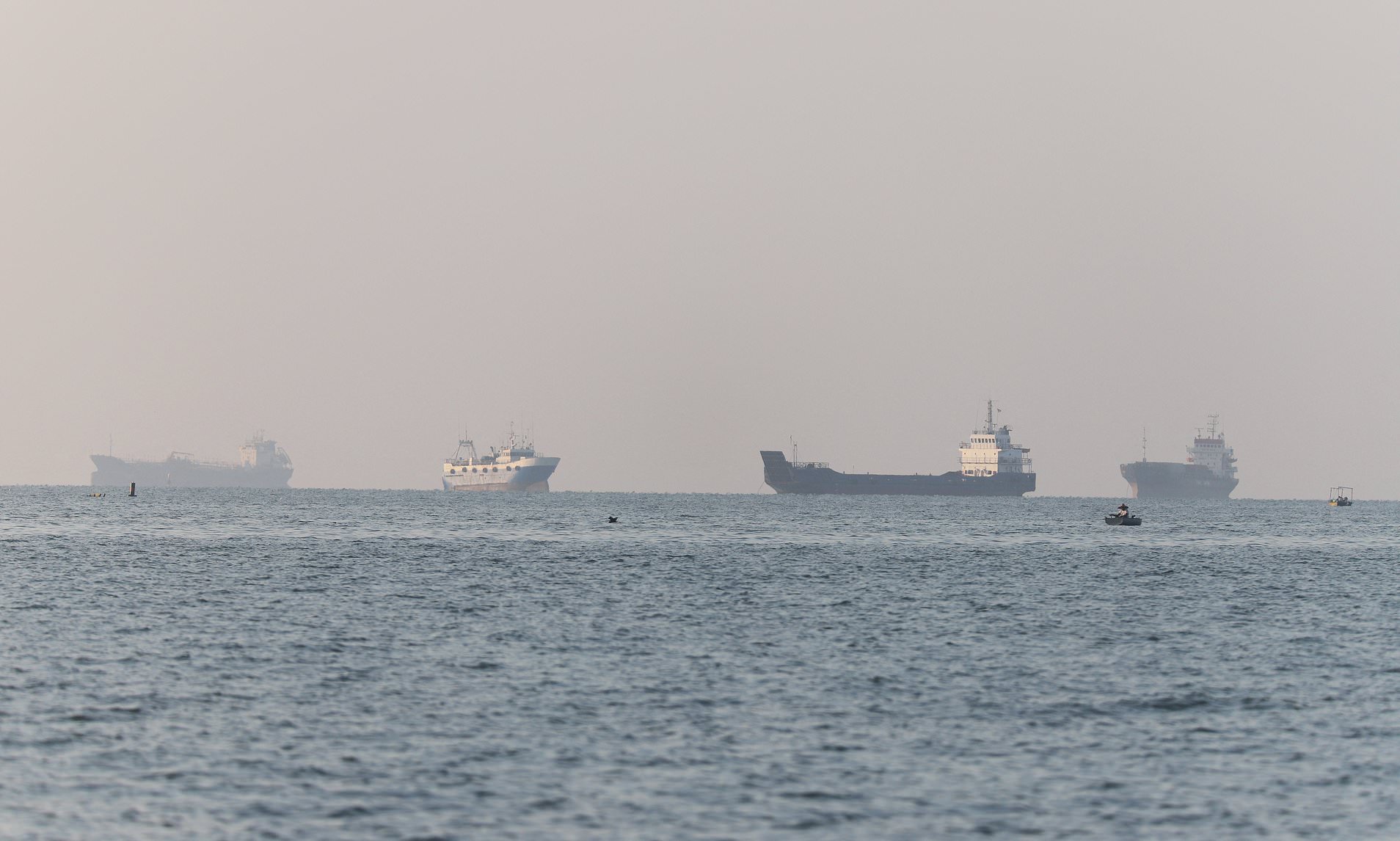 US Army helicopter goes down near Strait of Hormuz as rescue mission ...