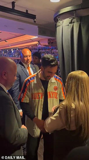 NYC Mayor Zohran Mamdani shakes hands with Knicks fans and poses for ...
