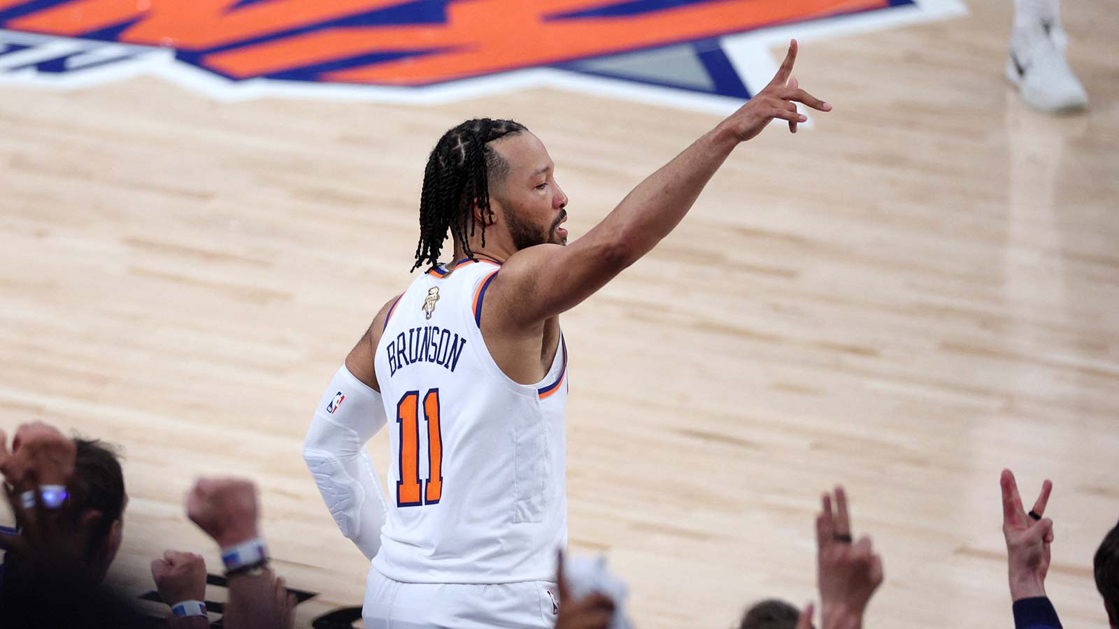 Knicks’ Jalen Brunson’s sister Erica drops mic with 2 words for Becky ...