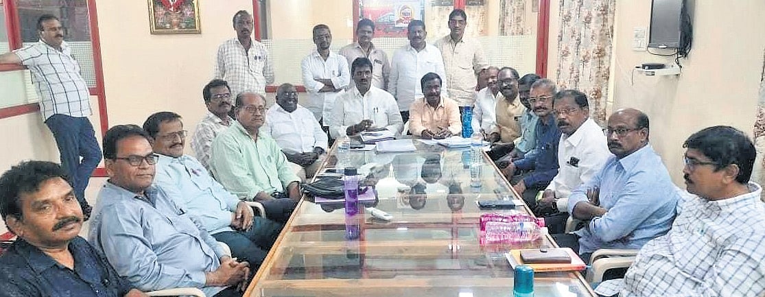 APSRTC unions urge Govt to withdraw plan for Pvt e-bus operations