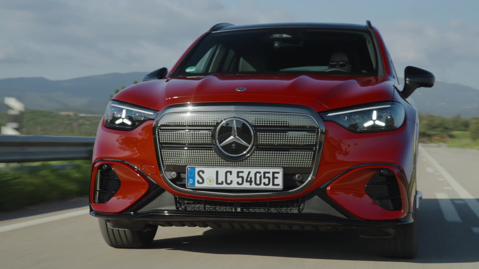 Mercedes-Benz GLC 400 4MATIC with EQ technology in Patagonia red ...