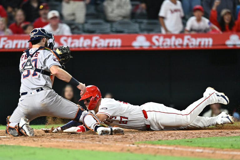 Altuve y Walker impulsan a Astros a triunfo 5-4 sobre Angelinos en 10 ...