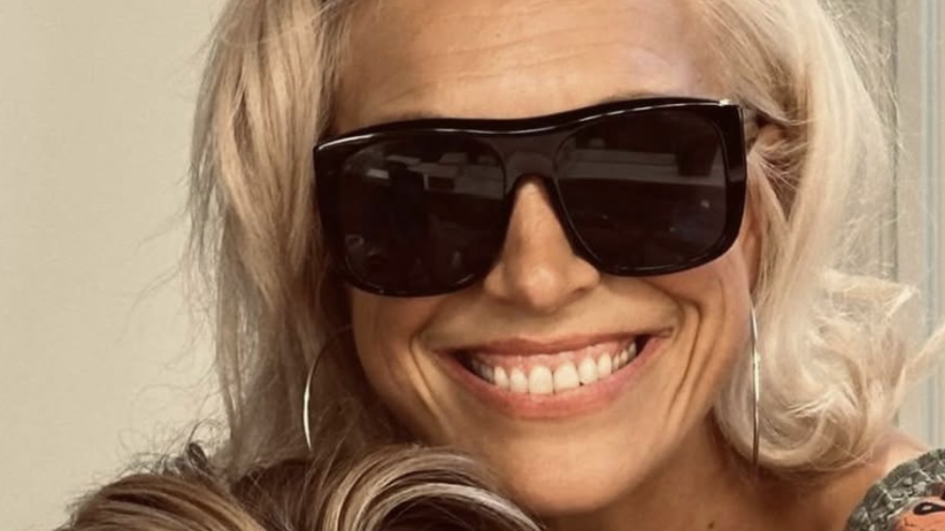 Som 51-årig gjorde Hannah Waddingham et fantastisk indtryk i en sort kjole