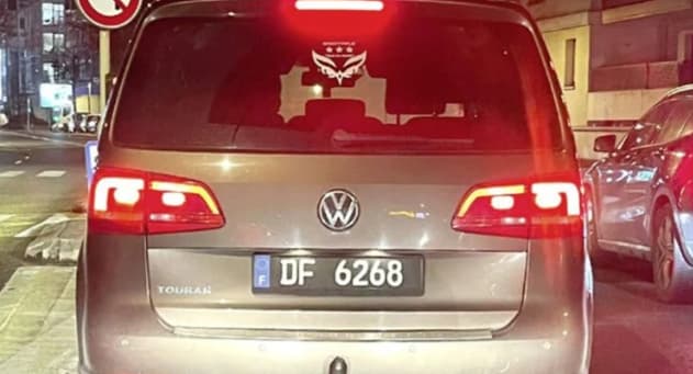 C'est quoi ces plaques d'immatriculation noires avec l'inscription « DF ...