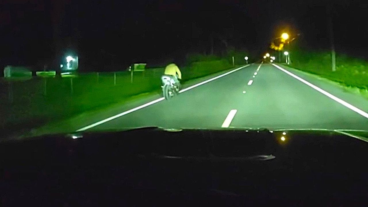Florida man flees traffic stop at extremely slow speeds