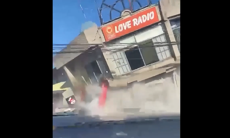 7.8 Philippines earthquake levels building housing Jollibee as death ...