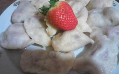 Pierogi z truskawkami i inne dania obiadowe z truskawkami w roli głównej