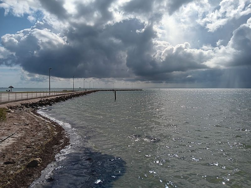 This Texas harbor area combines boardwalk views, dining, and boat watching