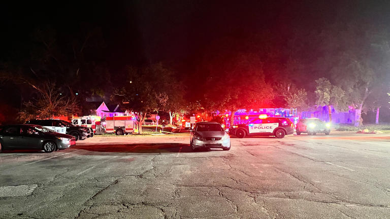 Omaha crews extinguish Aksarben-area house fire
