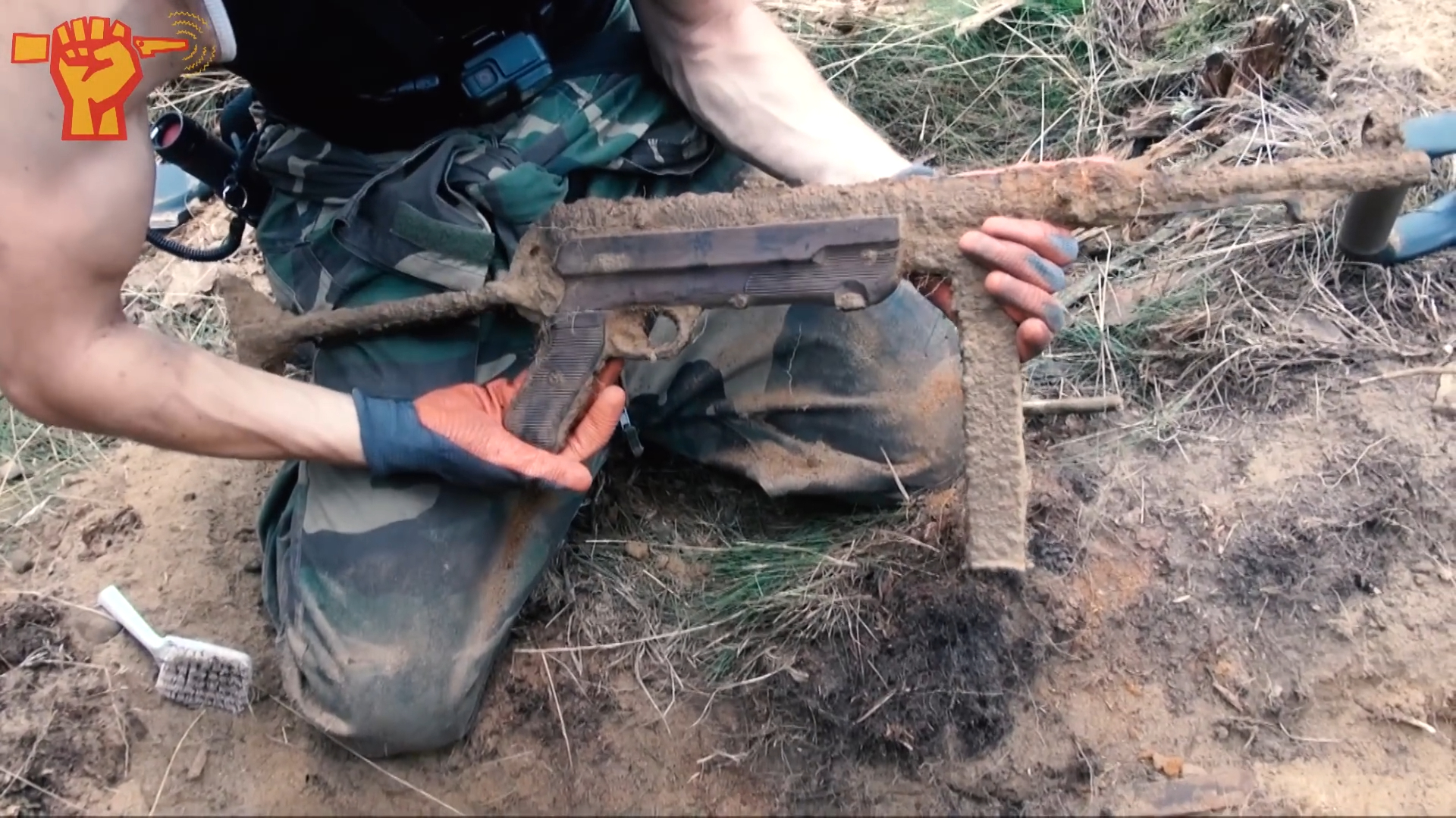 Complete MP40 unearthed at WWII battlefield, with magazines