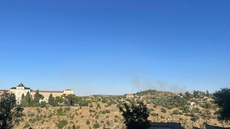 Se reaviva el incendio declarado en la Academia de Infantería de Toledo ...