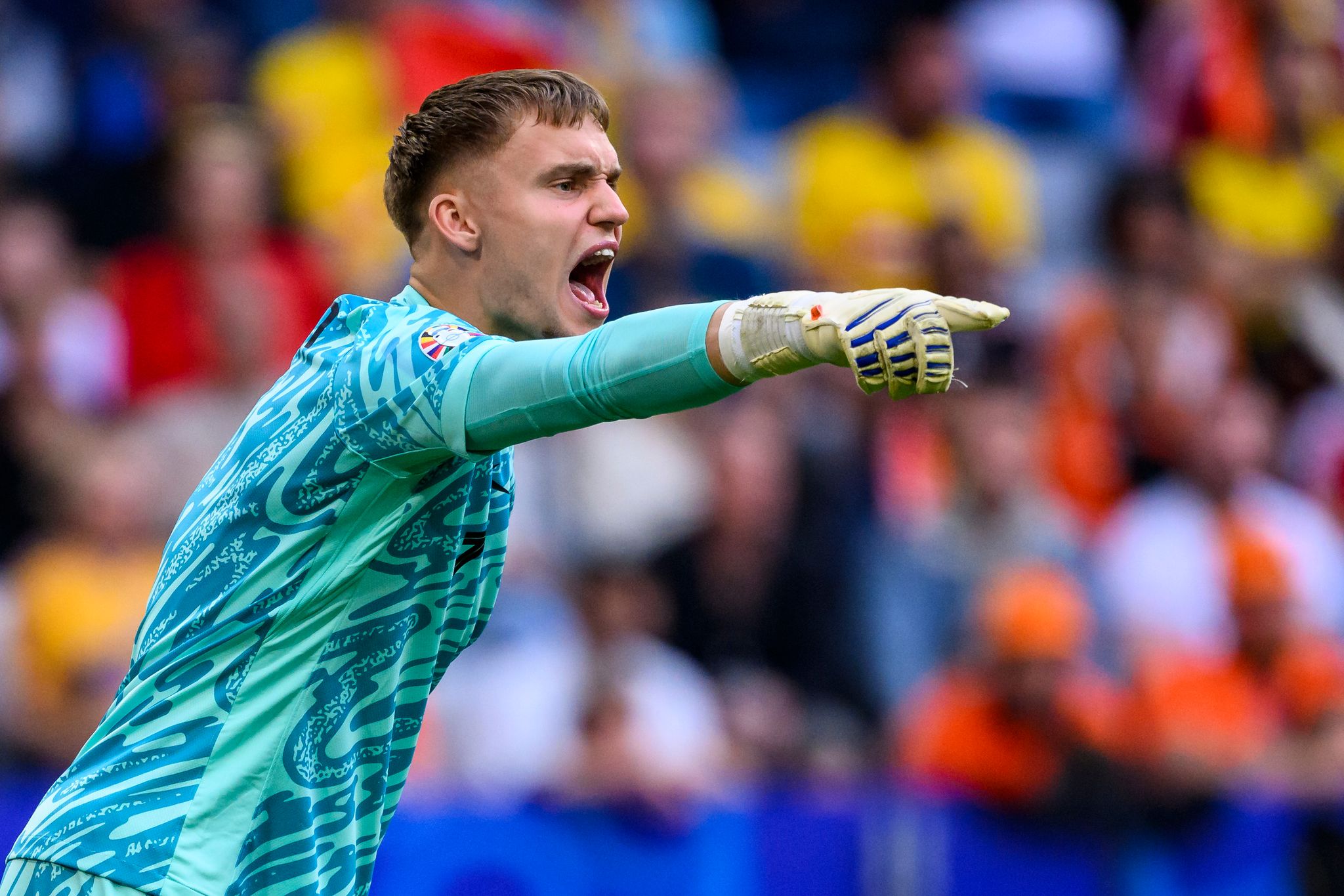 Verbruggen substituted in Dutch goalkeeper scare ahead of World Cup