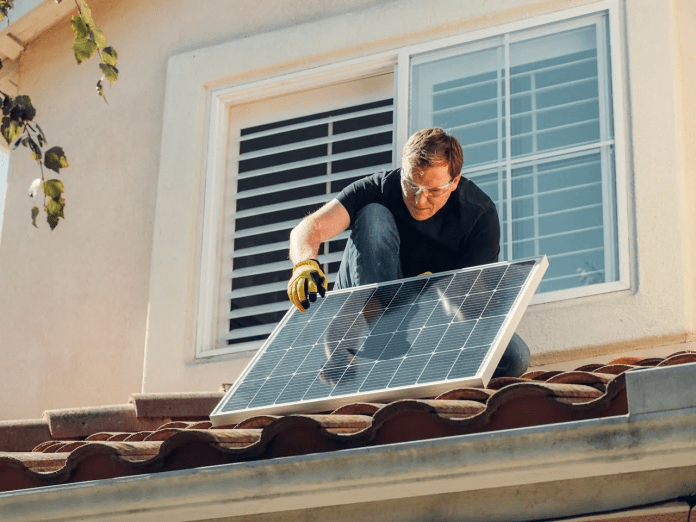Harvard’s solar window switches from summer power to winter heat