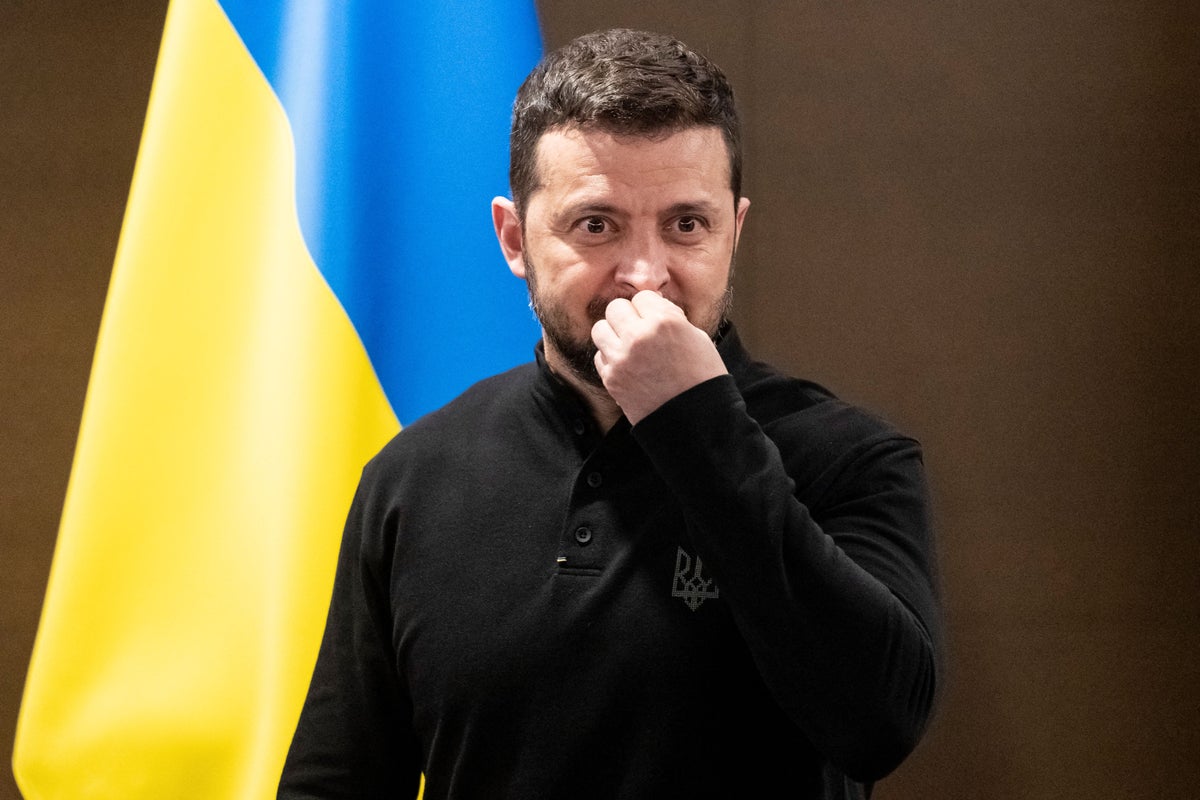 Zelensky criticises Reform councils for removing Ukrainian flags