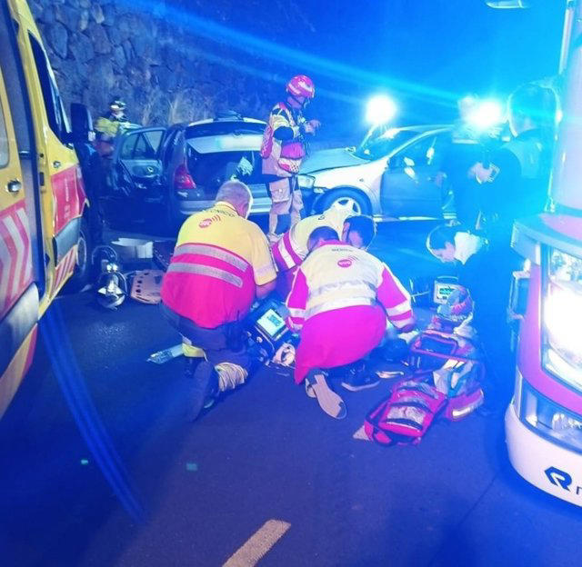 Muere un hombre en una colisión frontal entre dos turismos en la TF-16 ...