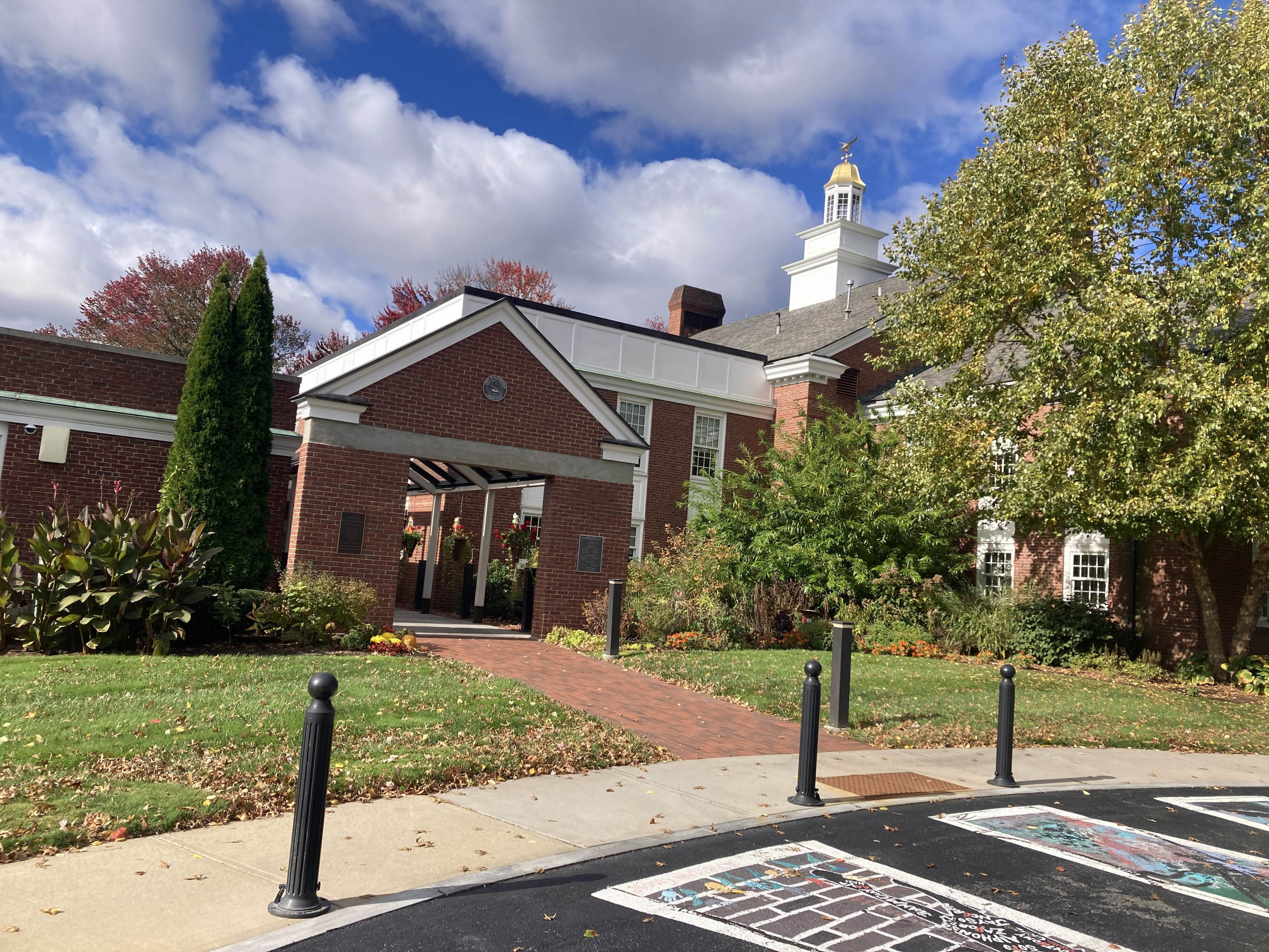 In this CT town, voters rejected a budget 6-1. But it passed anyway.