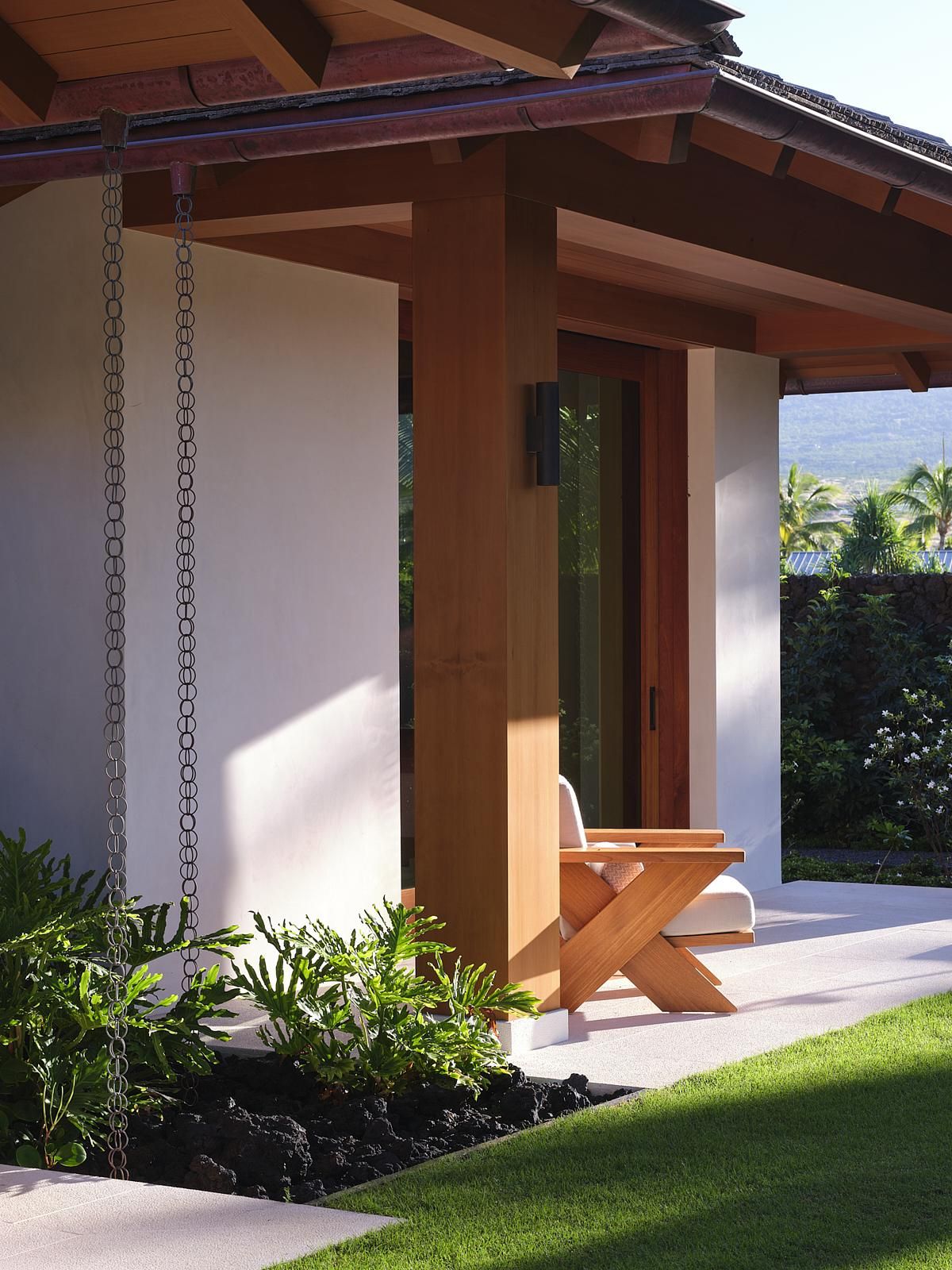 Forget traditional downspouts — these stylish rain chains turn ...