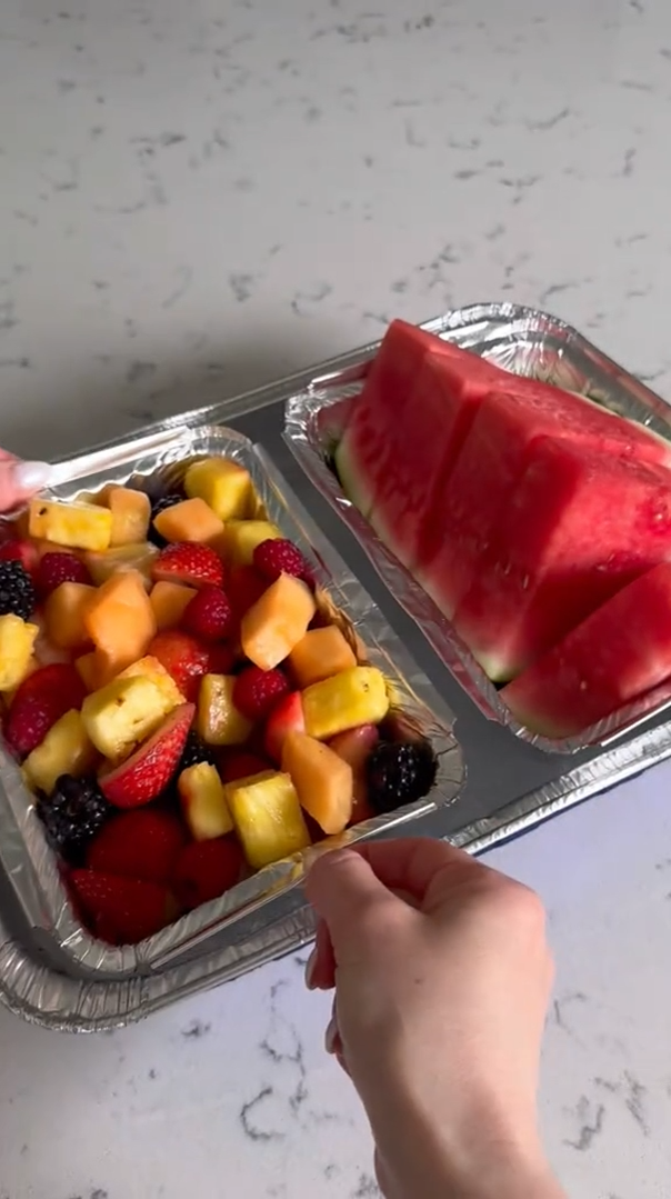 How to keep fruits fresh and chilled for parties