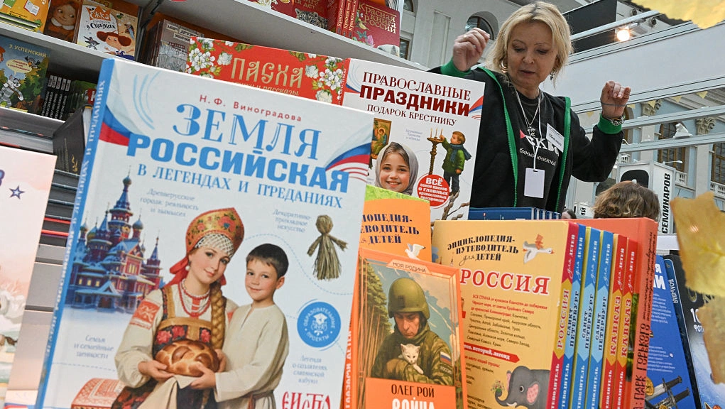 Master Russian with books, apps and travel
