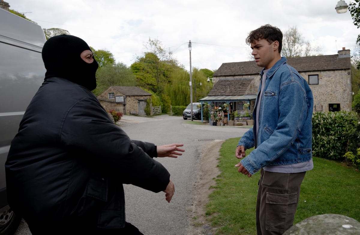 Emmerdale reveals jaw-dropping kidnap terror for Lewis Barton