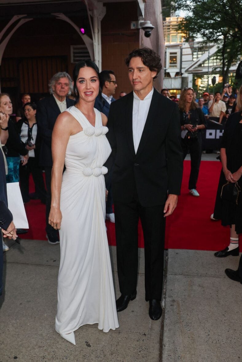 Justin Trudeau gesture sparks fresh Katy Perry baby speculation