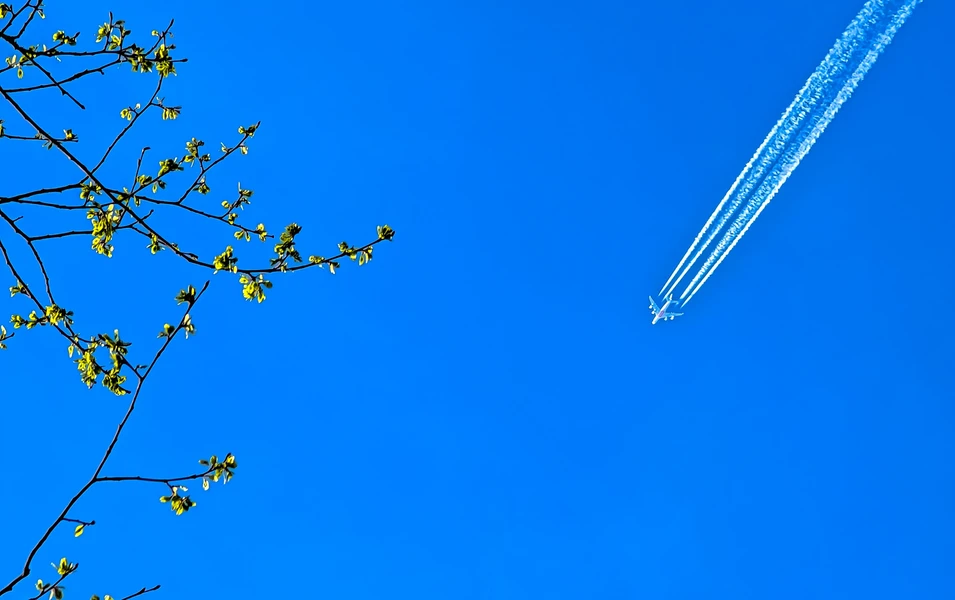 AI-guided flight paths cut contrails and climate impact