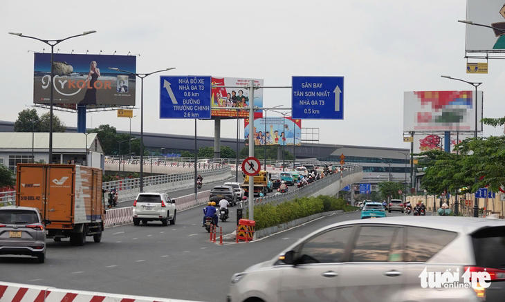 TP.HCM: Không cấp phép lắp biển quảng cáo, biển thông tin cổ động trên ...
