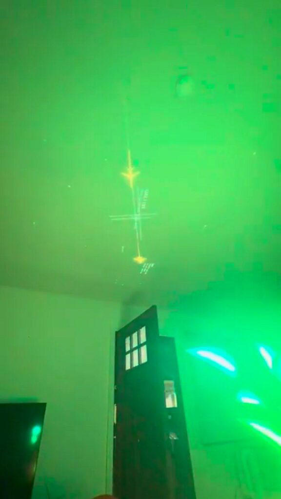 Engineer builds $1,000 projector that turns ceiling into flight tracker