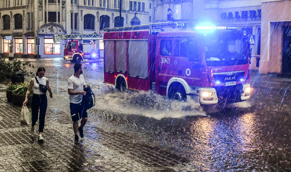 Ostrzeżenie przed burzami w Kujawsko-Pomorskiem. Uwaga na silny wiatr i ...
