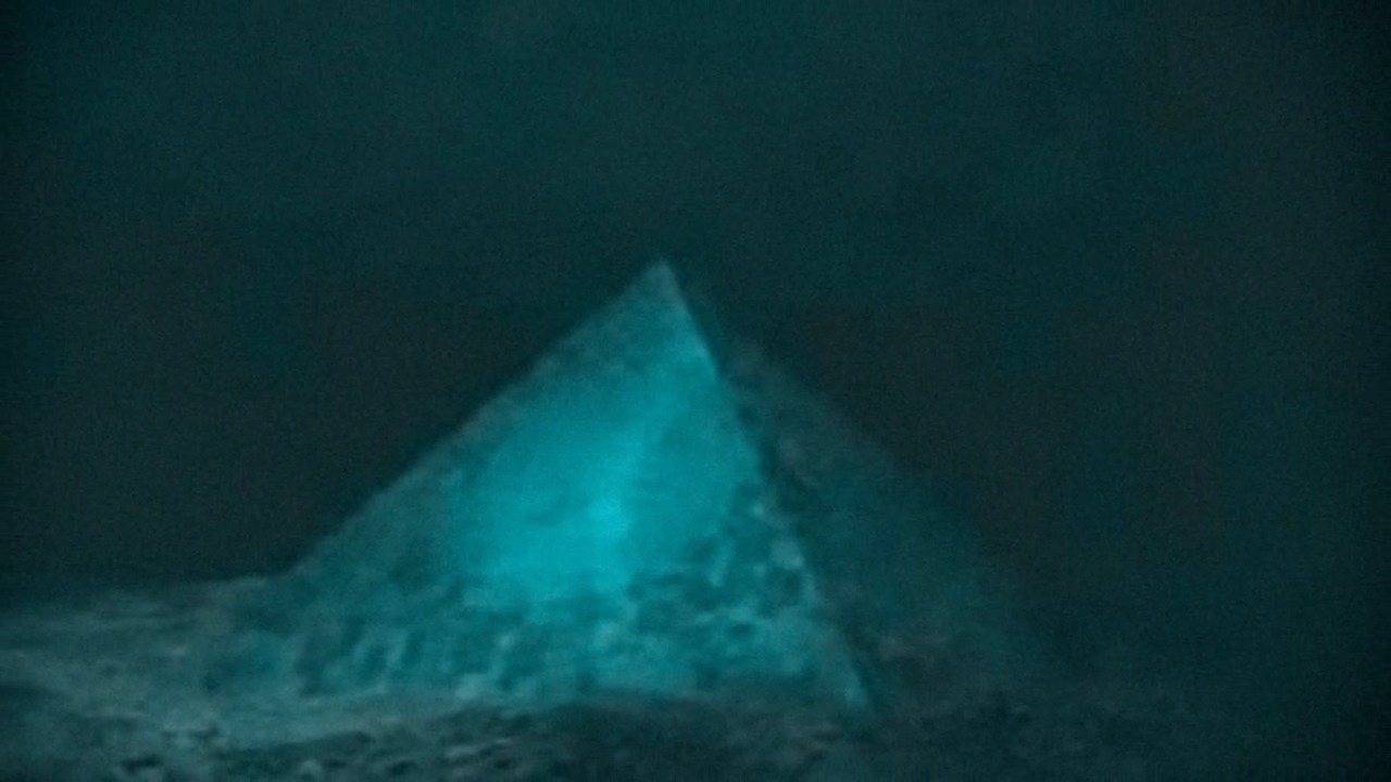 A pyramid-like structure was found underwater - "Man-made origins ...