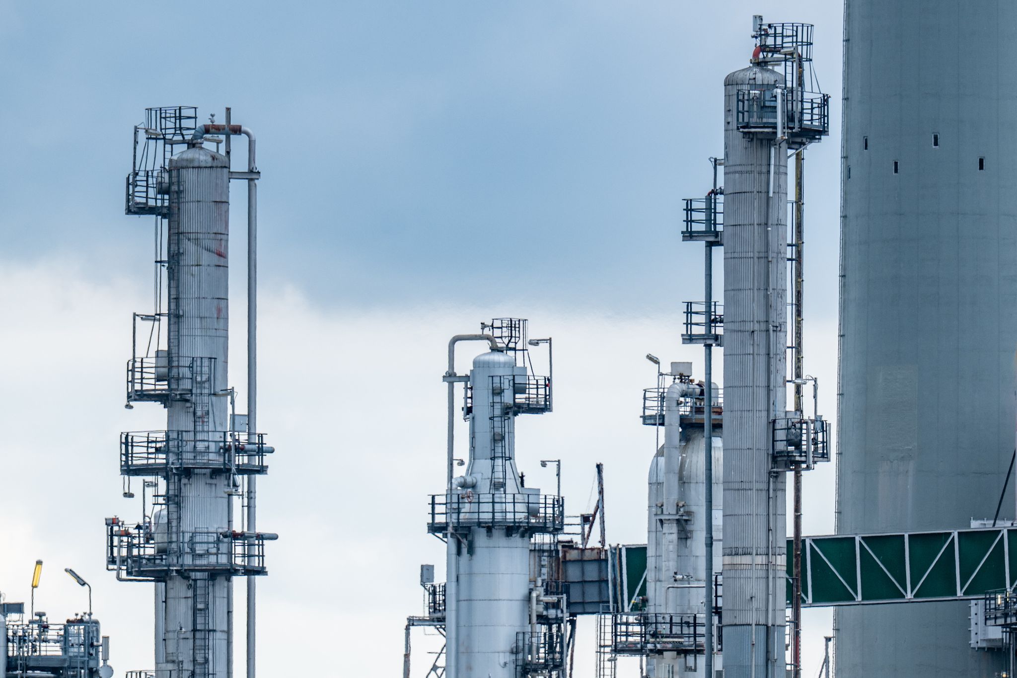 Analysis: World’s top banks upped fossil fuel financing by 8% in 2025